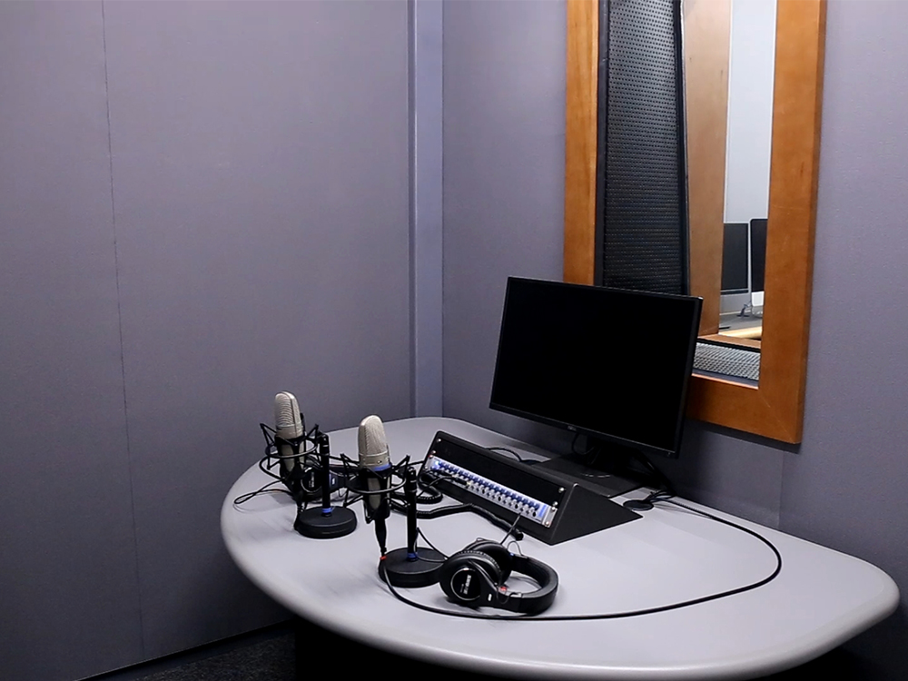 Crossmedia Postproduction and Mobile Communication Studio Control ...